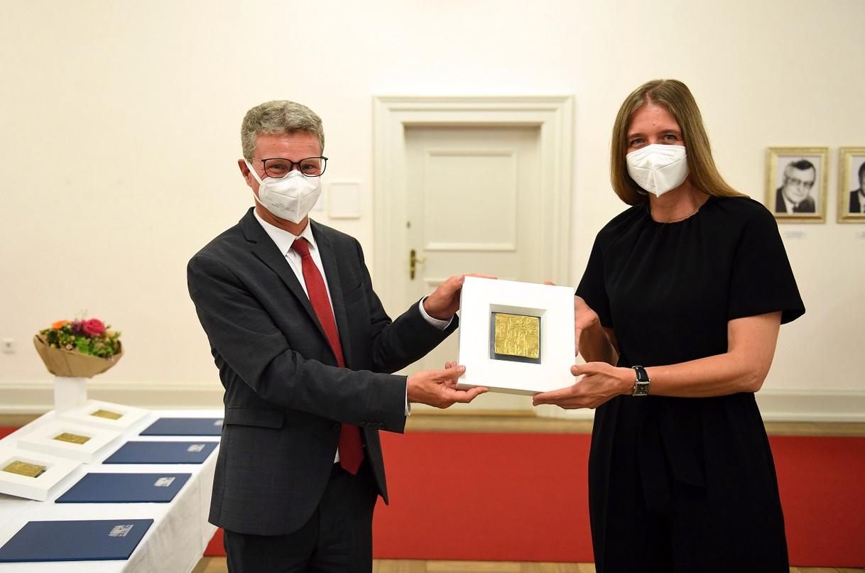 LMU Klinikum | Kunst- und Wissenschaftsminister Bernd Sibler verleiht ...