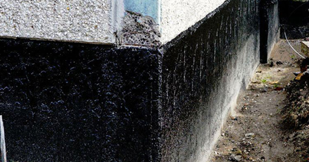 SAKRET Putzsysteme: Sockelaufbau bei Fassaden