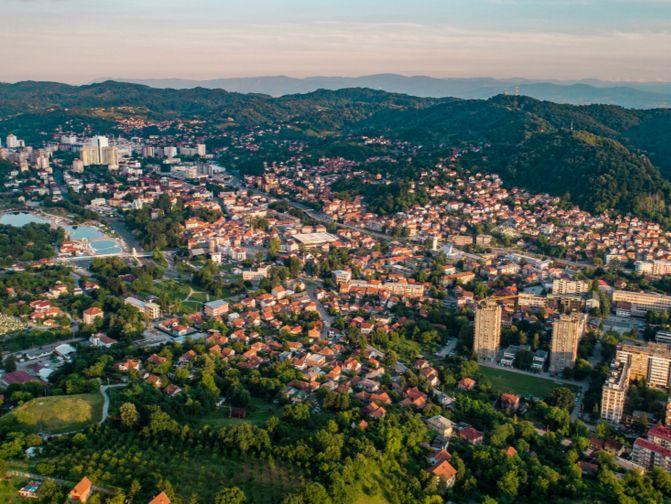 Flüge nach Tuzla ab Nürnberg - Erleben Sie die charmante Stadt in ...