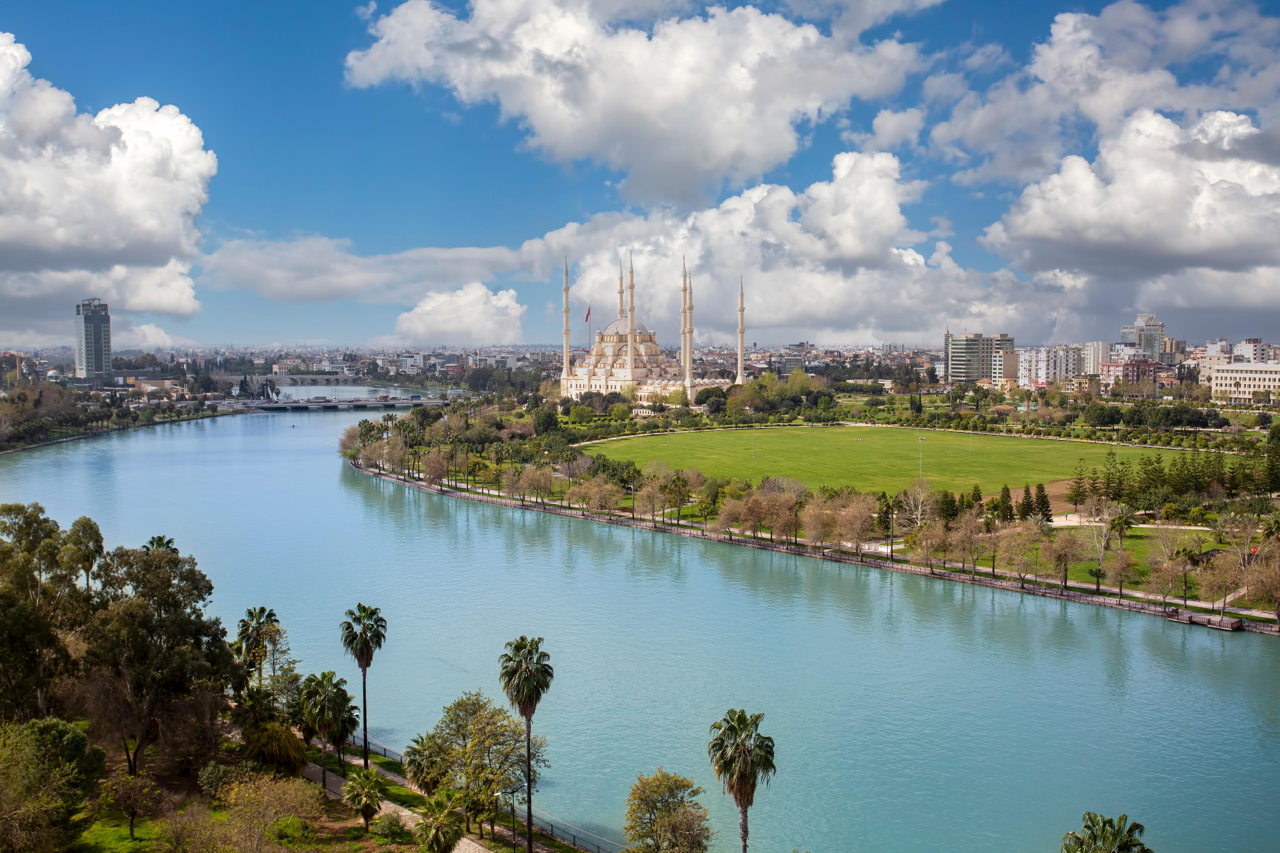 Flüge nach Adana ab Nürnberg - Erleben Sie die lebendige Stadt in der ...