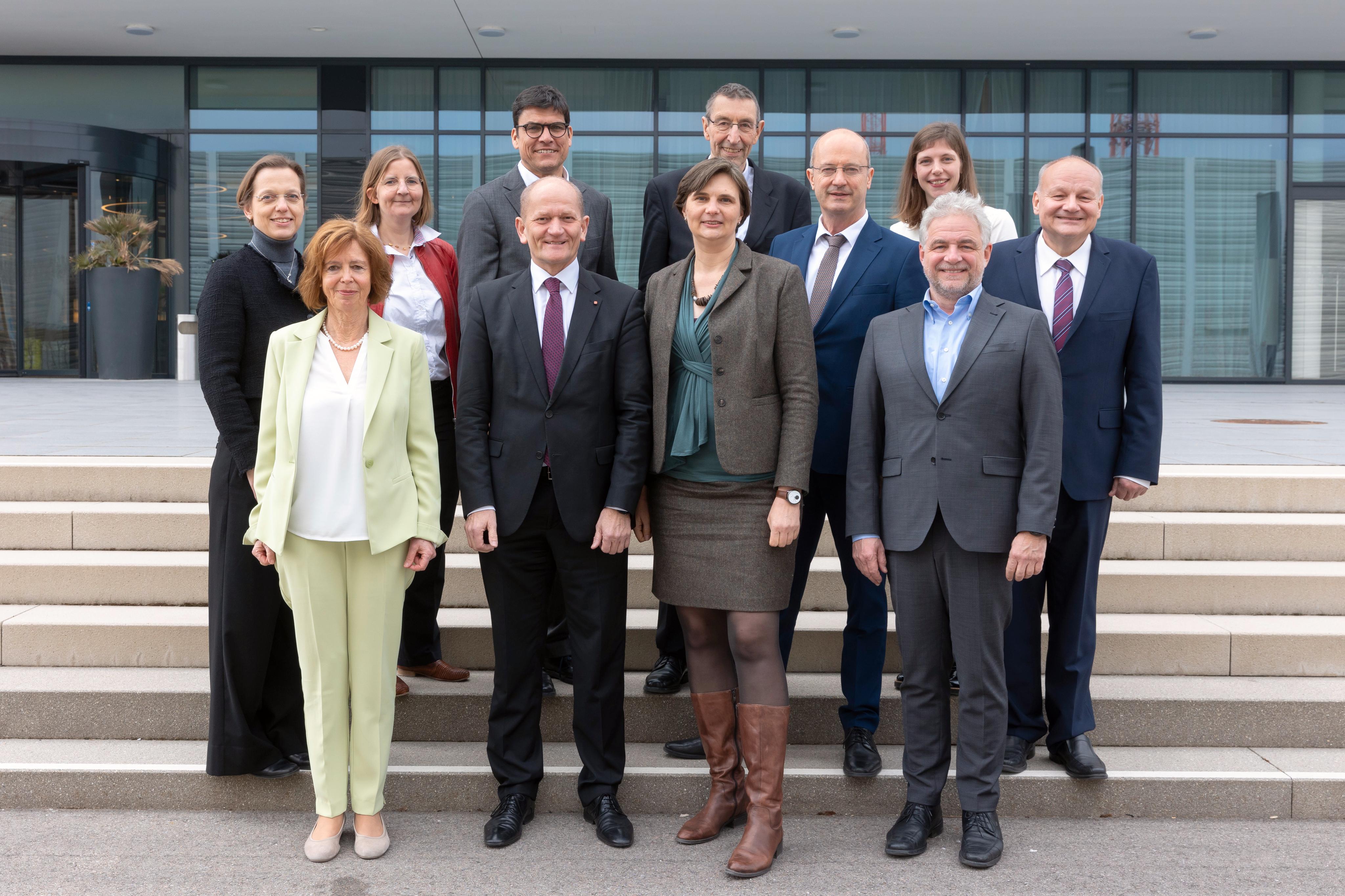 Dr. Miller bleibt Ärztekammer-Präsident - Landesärztekammer Baden ...