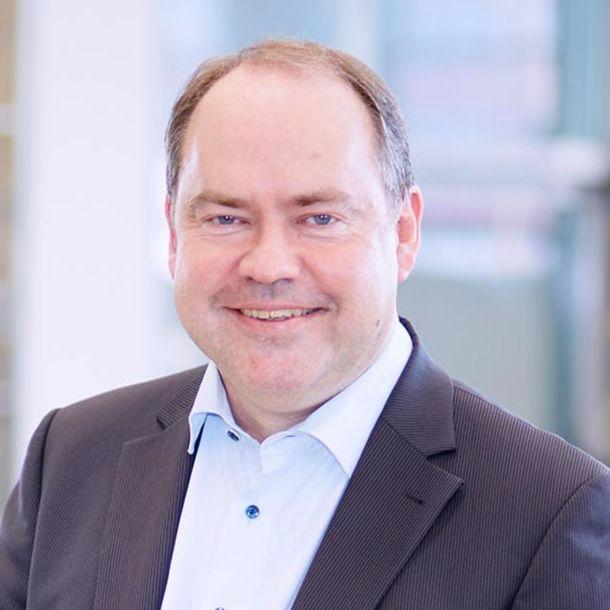 Contact_Siry_Christian_003_R2.jpg?nowebp=1